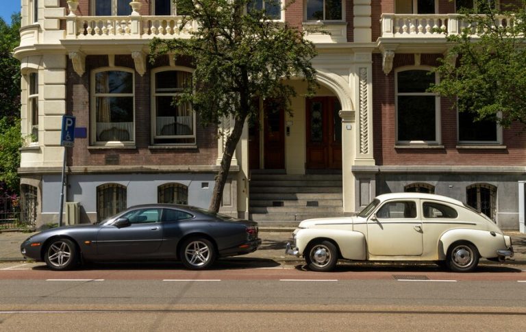 What's the Difference Between Classic and Vintage Cars?
